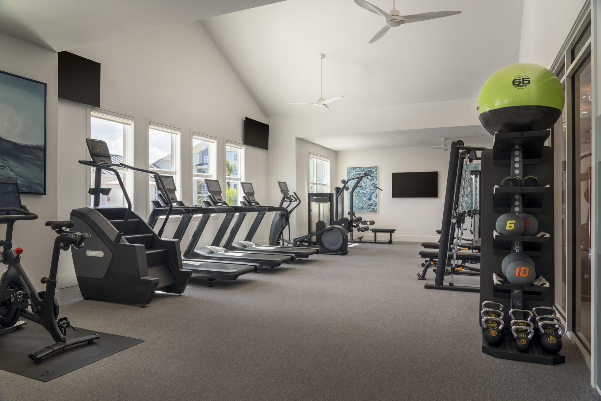 Gallery | Apartments Near Bethune-Cookman University | Ten60